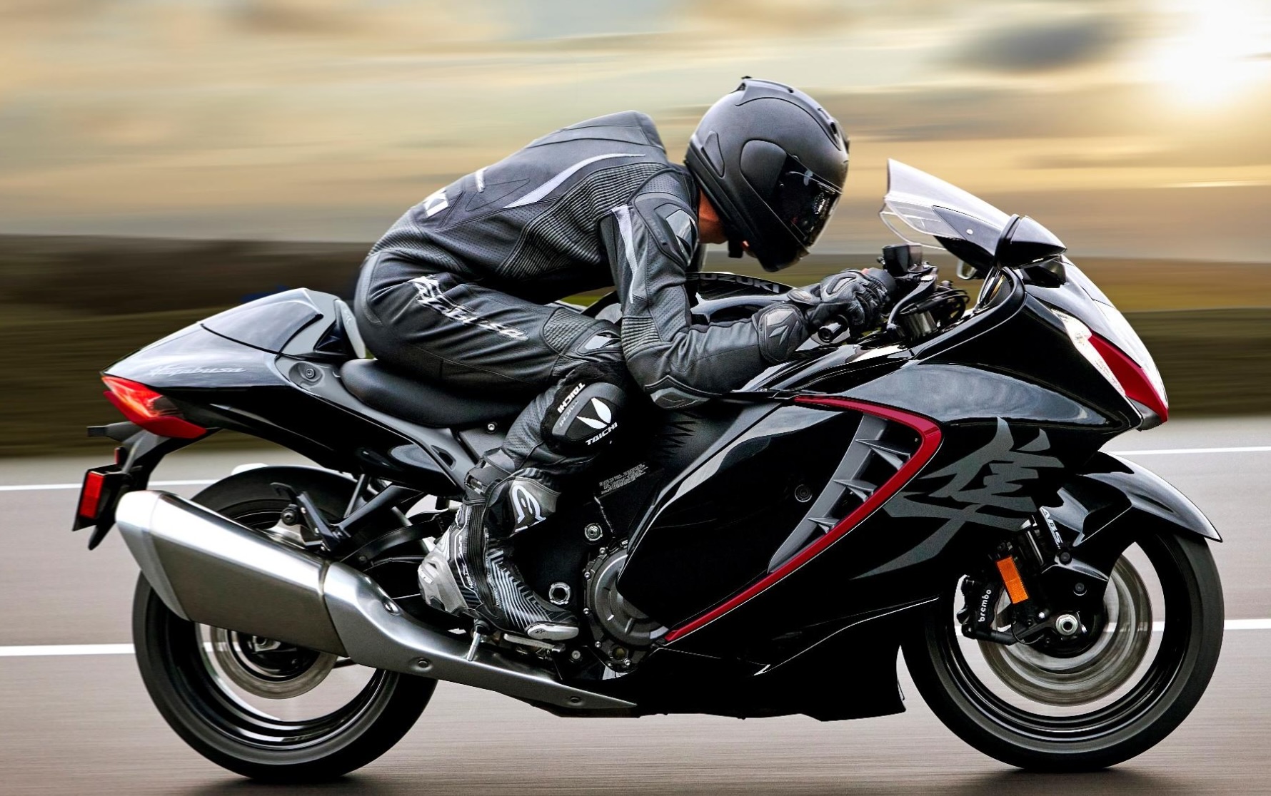 SUZUKI UNVEILS MY26 HAYABUSA RANGE - Road Rider Magazine